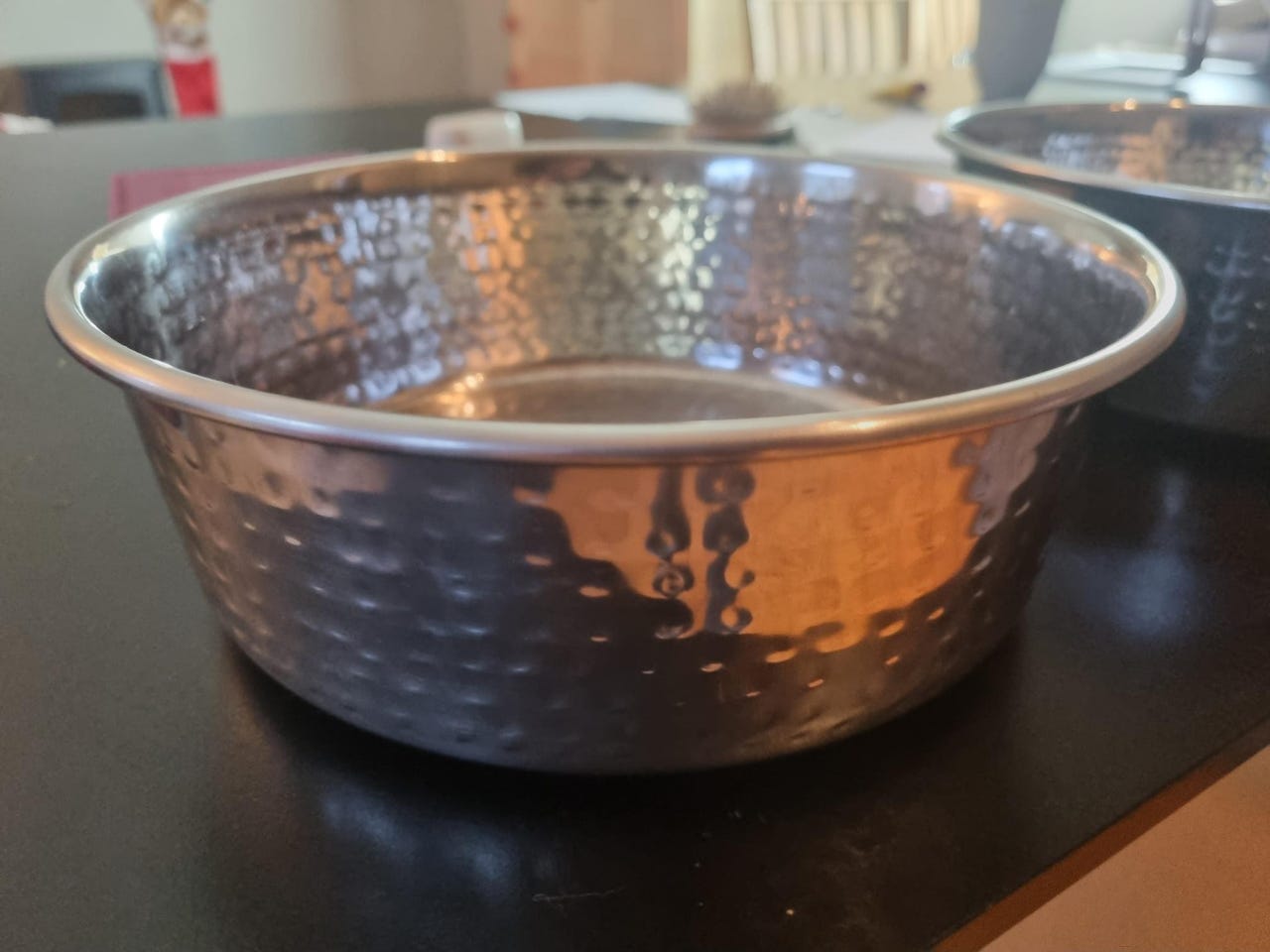 Hund mat og vann skåler | FINN.no