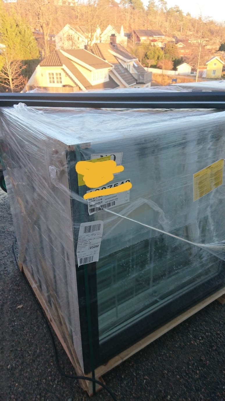 12 STK. NORDAN VINDUER 119x119cm. TRE/ALU: DEMPET SORT OG KLASSISK HVIT ...