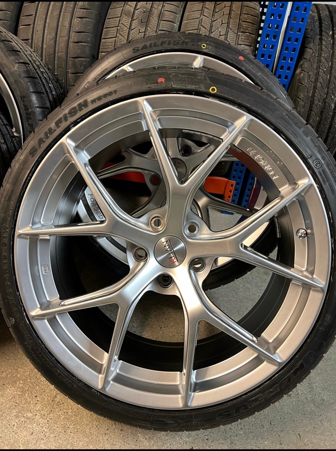 19’ (5x112) | KHAN Concave Race felger med sommerdekk | FINN torget