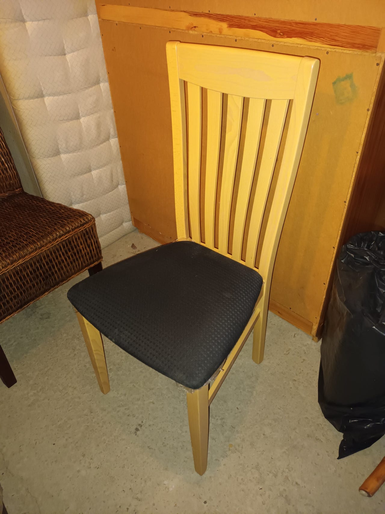 Fine nye ubrukte stoler selges. | FINN-torget