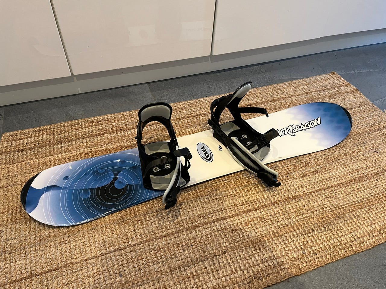 Snowboard med bindinger og snowboardsko | FINN torget