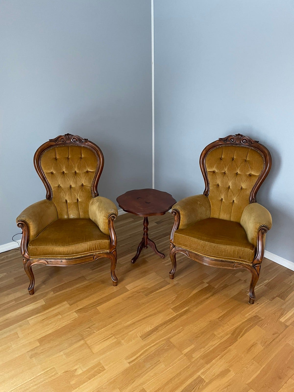 2 Stoler og bord i rokokko stil. | FINN-torget