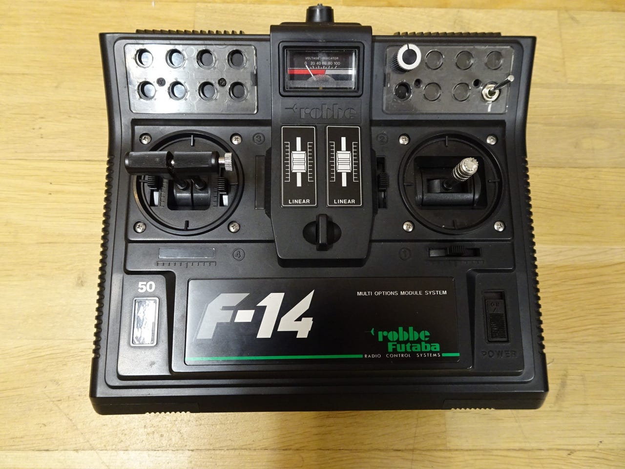 Robbe Futaba F-14 Navy Twin-Stick 40MHz 8 kanals sender med oppladbart ...