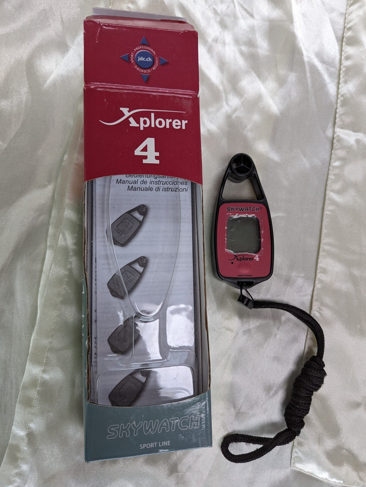 Skywatch Xplorer 4 Wind Meter / Anemometer for Paragliding, Sailing etc ...