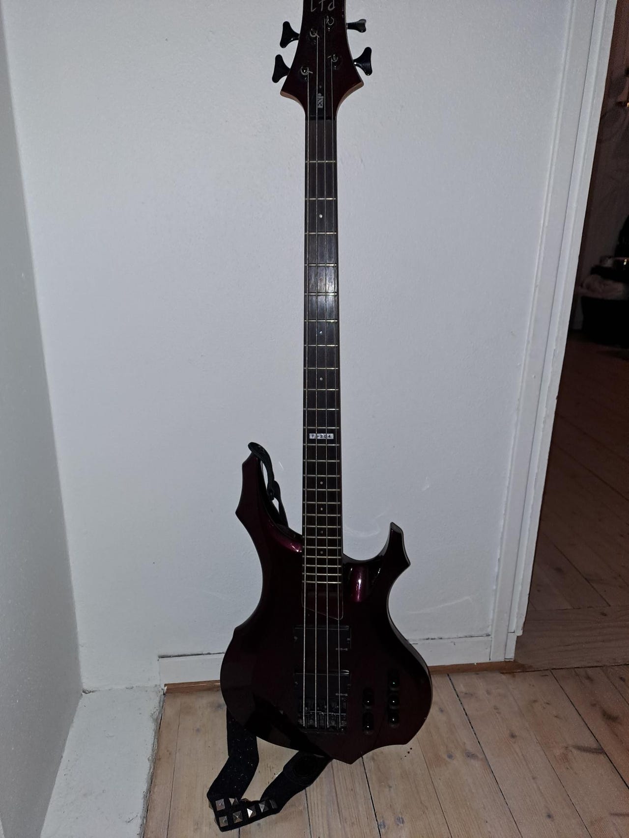 ESP LTD F204 bassgitar | FINN torget