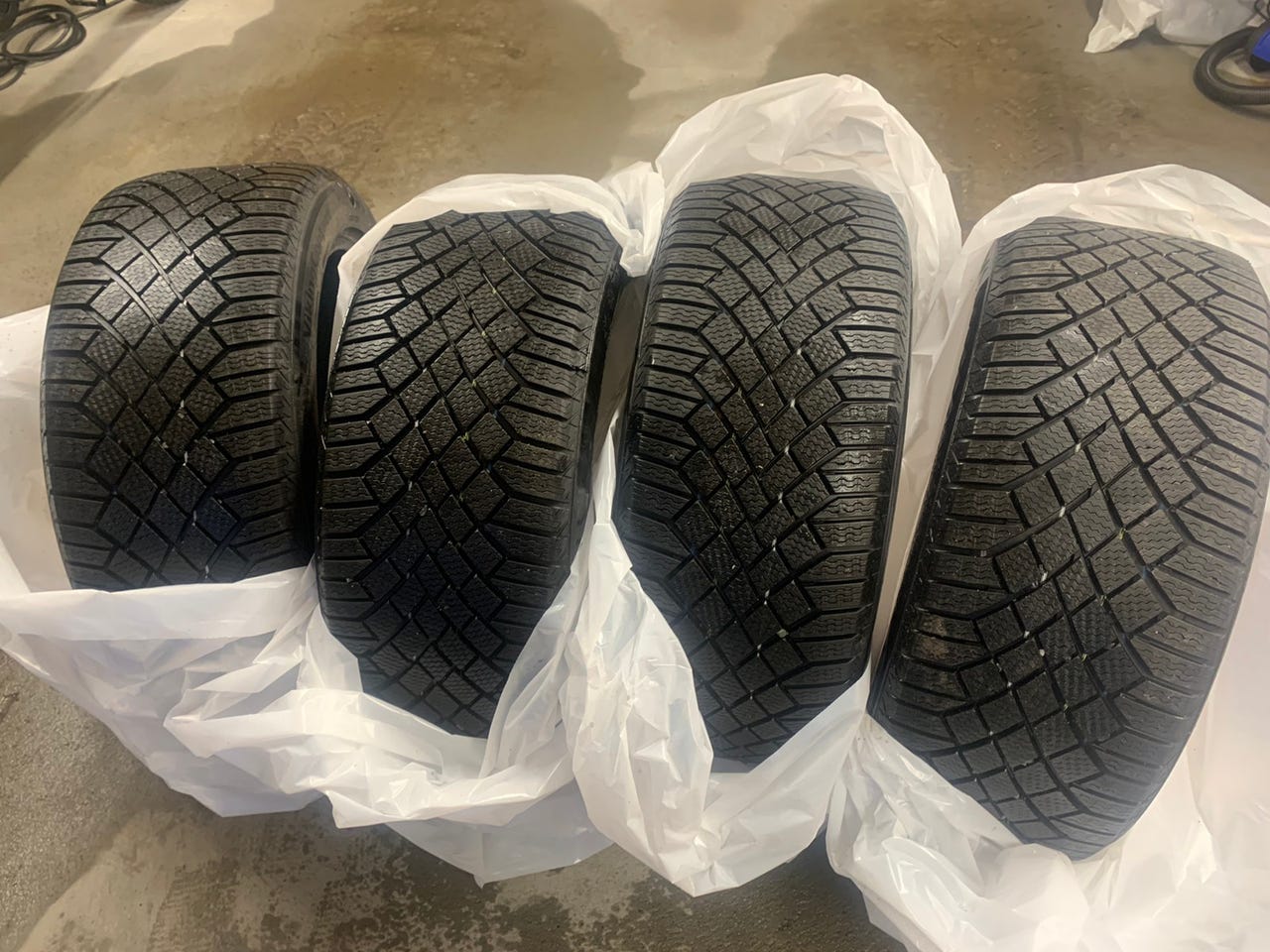 Vinterdekk piggfri 245/45 R18 T XL Continental VikingContact7 | FINN-torget