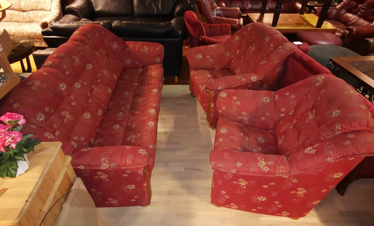 Sofa + 2 stoler farge rød. | FINN-torget