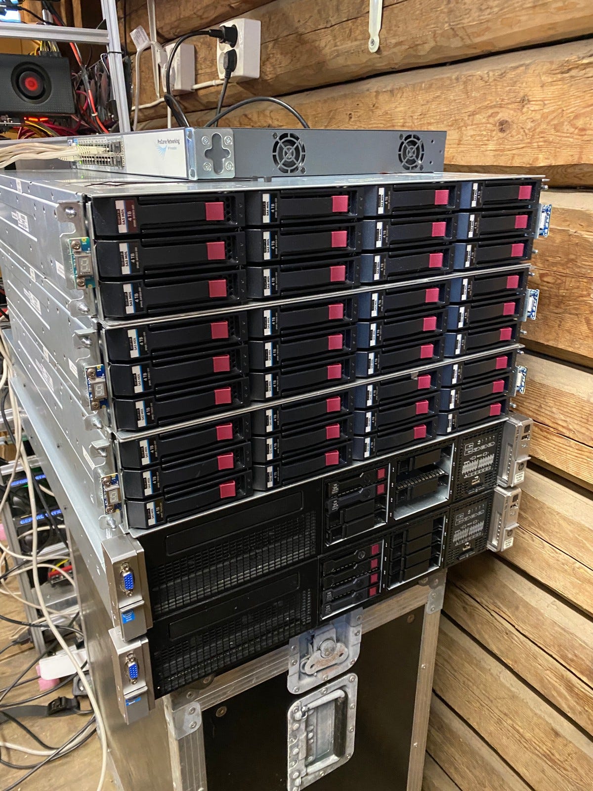 HP D2000/2600 disk kabinetter med 12x 4 TB disker | FINN-torget