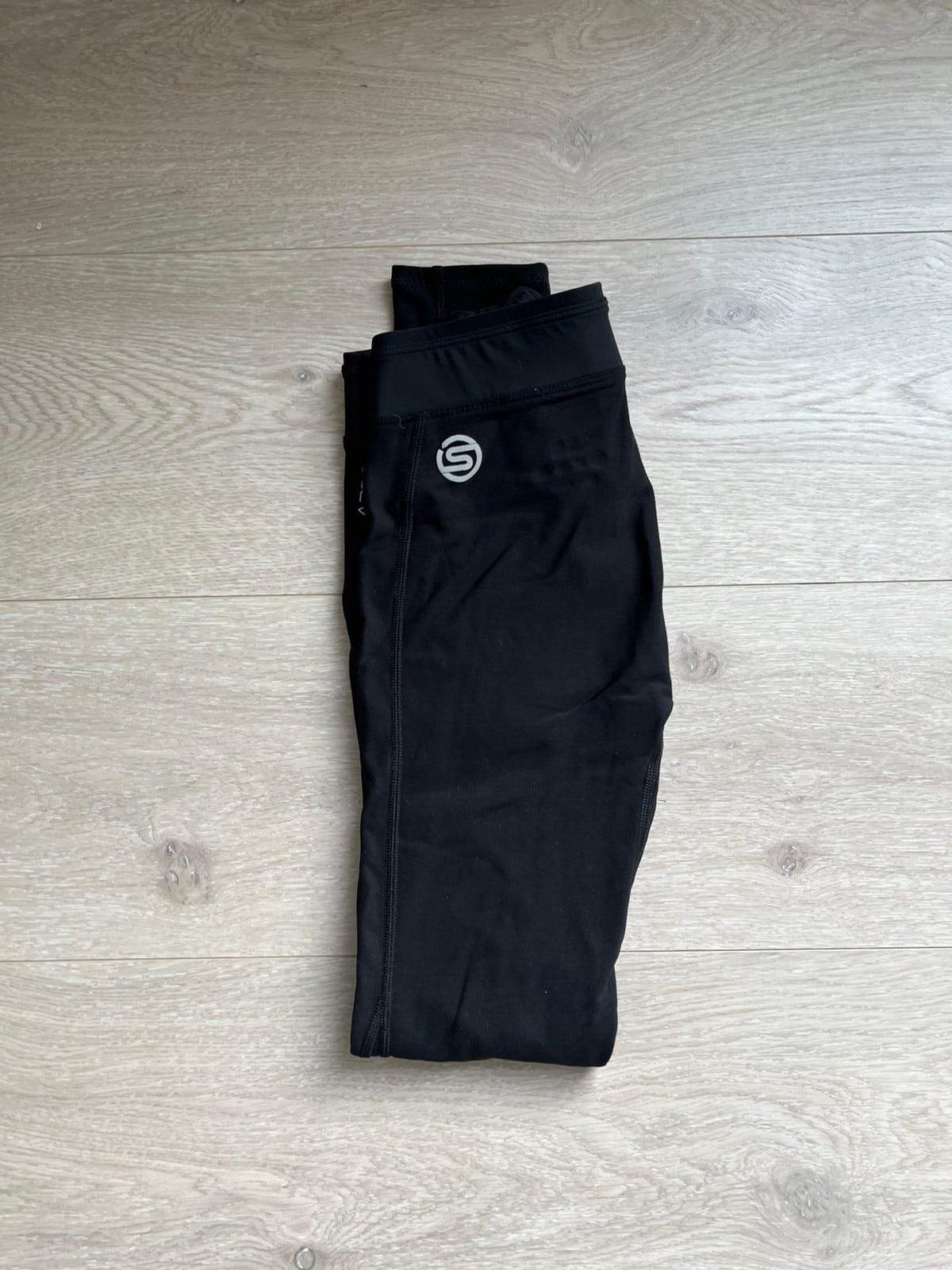 Skins A200 Thermal Long Women's Compression Tights | FINN-torget