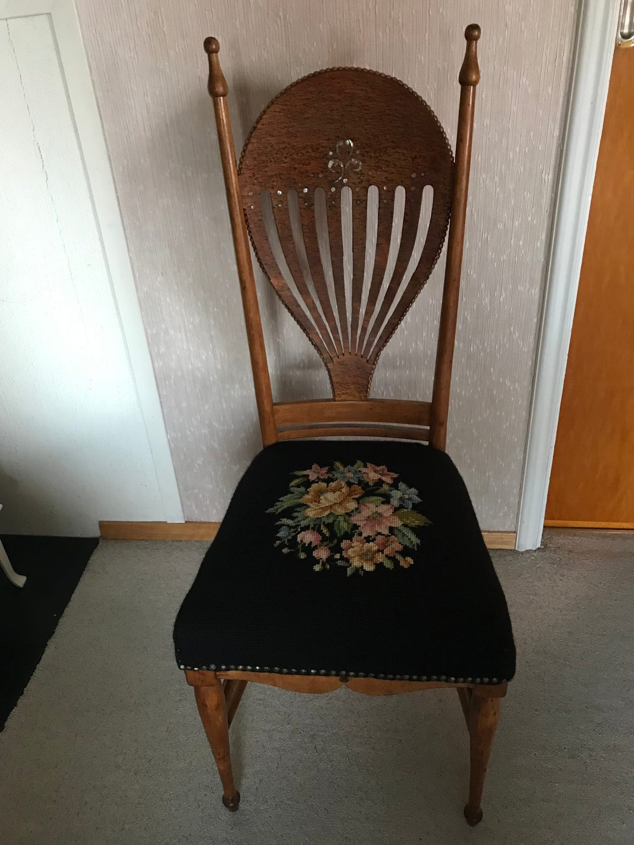 Pen, gammel stol i rokokko-stil fra Crocker Chair Company. Ny pris ...