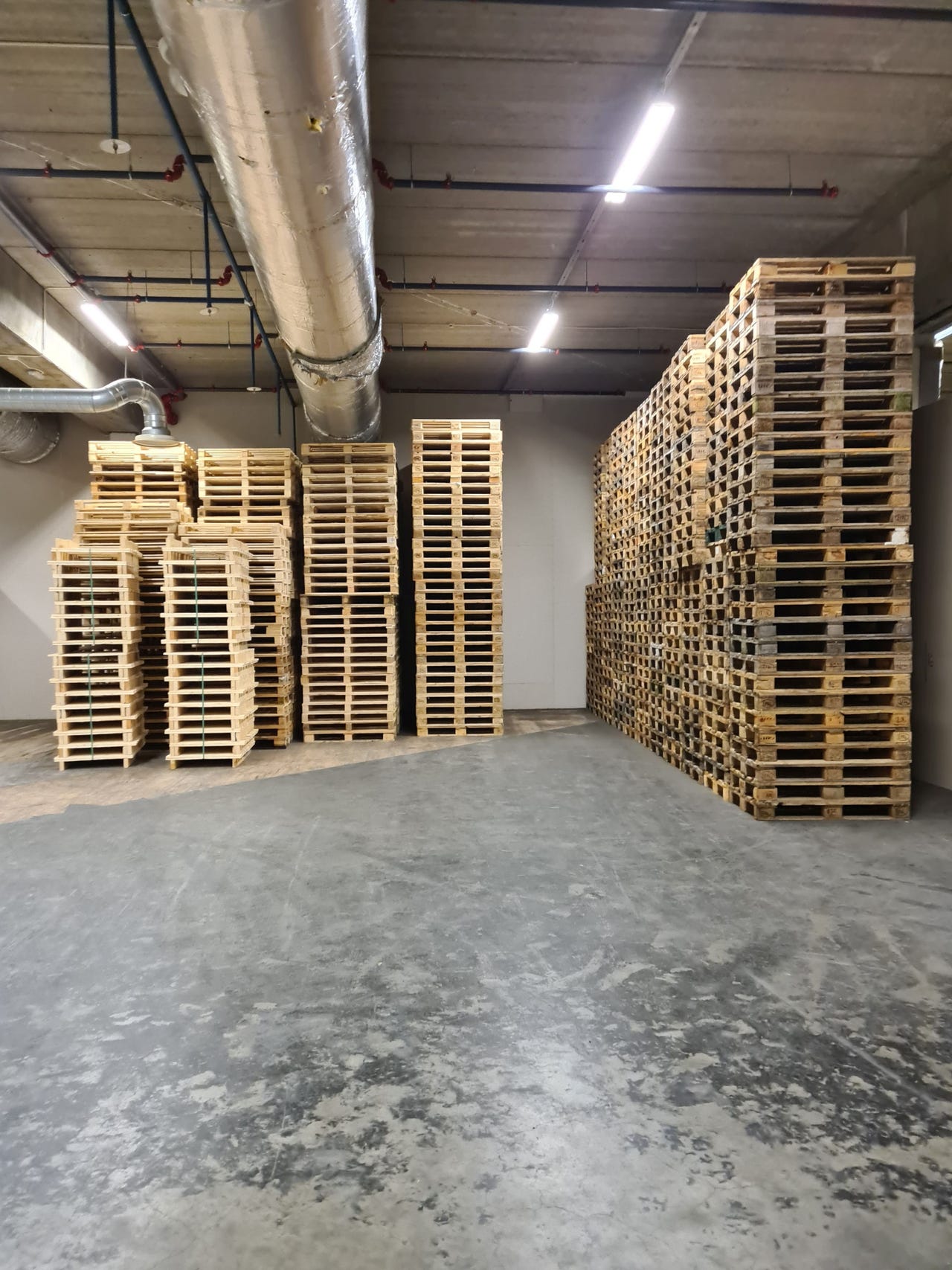 Europaller/Pallekarmer/Halvpaller ønskes kjøpt! | FINN-torget