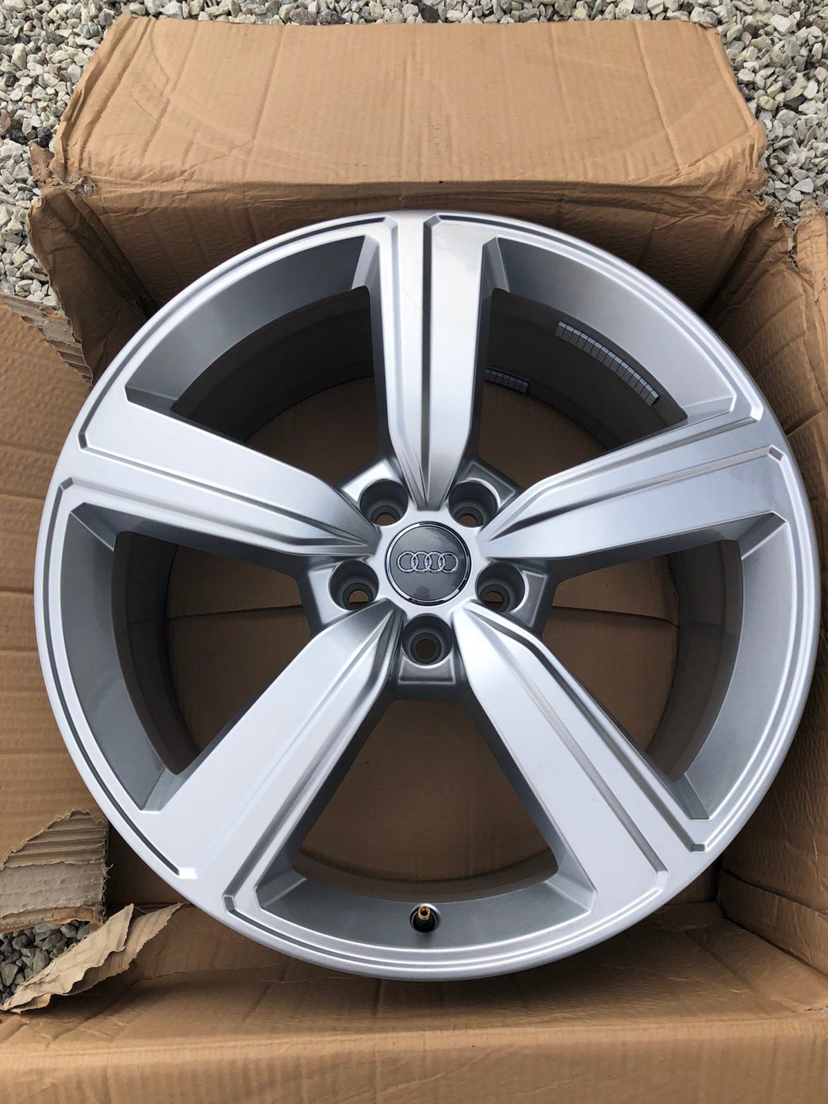 Original Audi E-tron felg 20 tommer | FINN torget