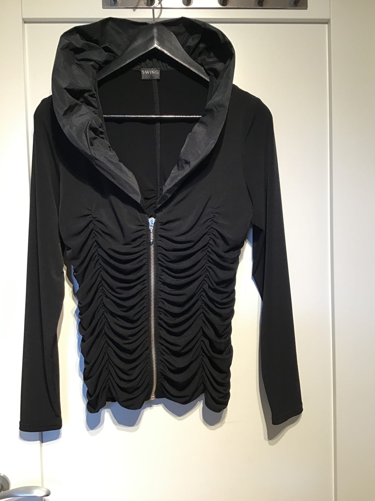 Flott sort selskapstopp/jakke | FINN-torget