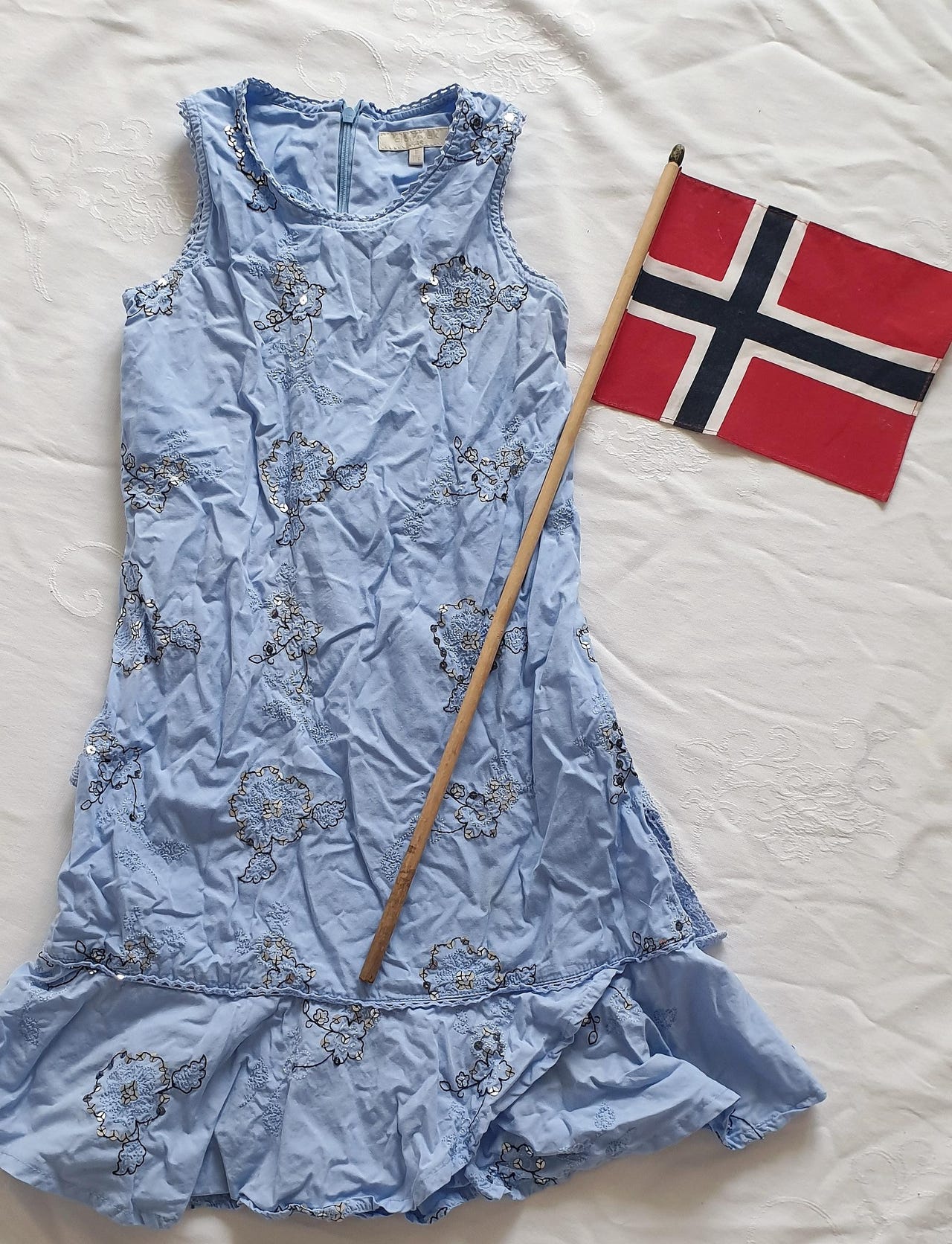 Som ny! Nydelig kjole fra Claire str 116, knytebånd på rygg. Rosa kjole ...