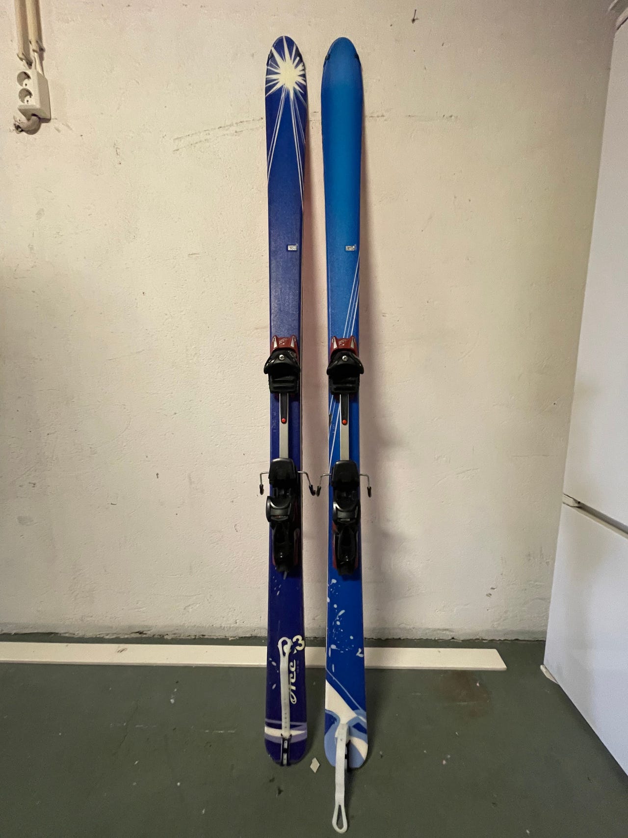 Komplett randoneé-utstyr (ski, bindinger, støvler og feller) til salgs ...