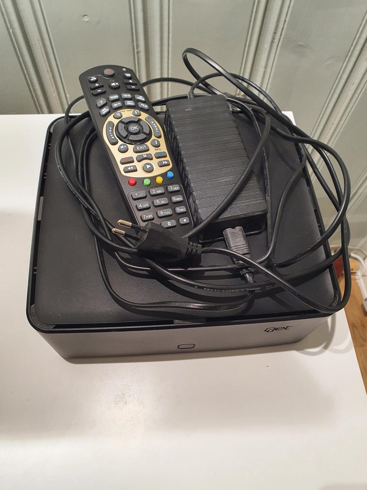 Get boks med fjernkontroll selges rimelig | FINN-torget