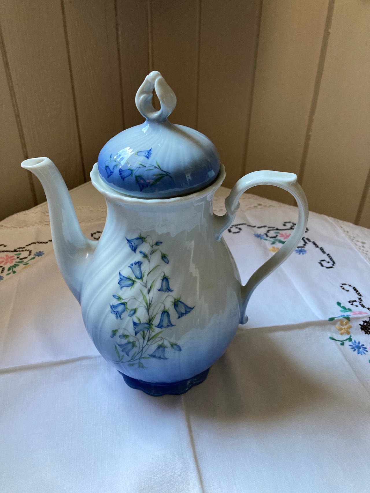 Blåklokke kaffe/te kanne fra firkløveren | FINN torget