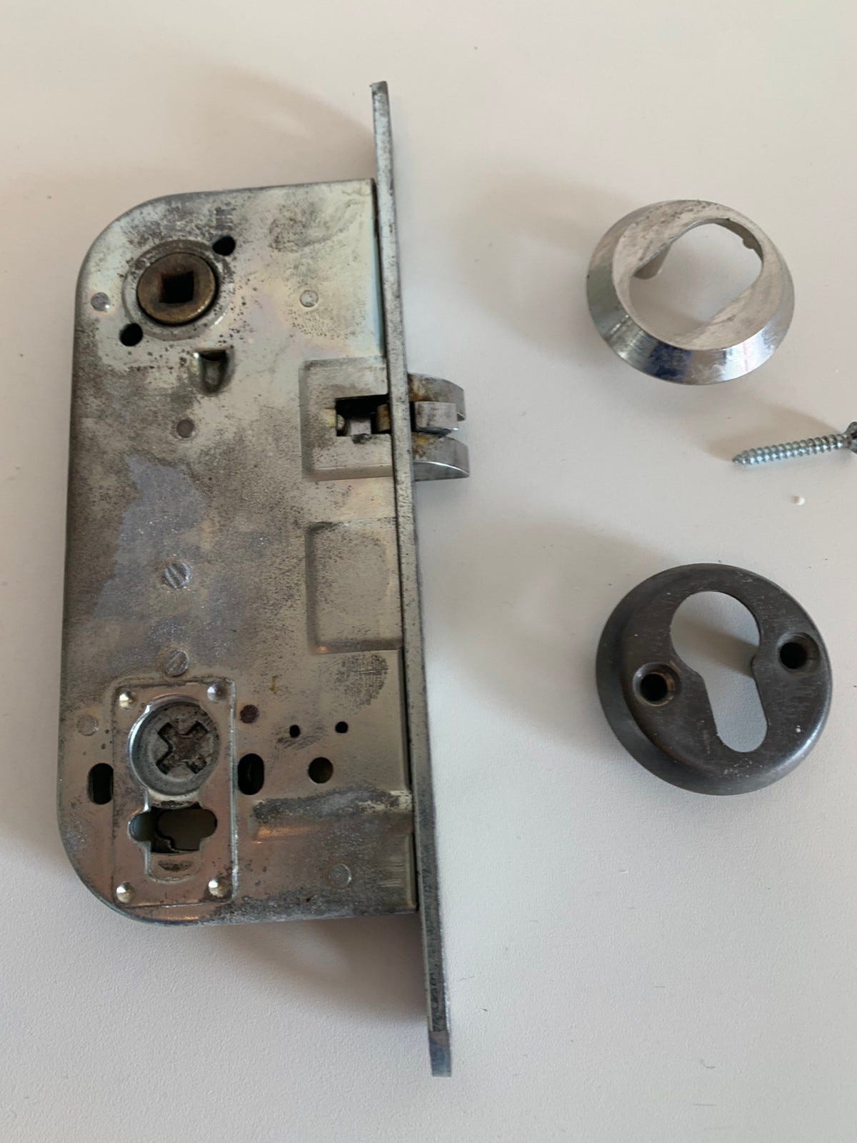 Trioving låskasse 5119 til ytterdør - høyde på skilt 22,5 cm | FINN torget