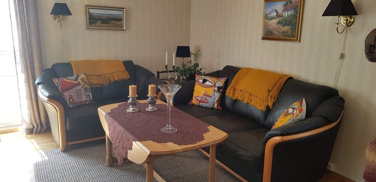 3+2 skinnsofa sort | FINN-torget