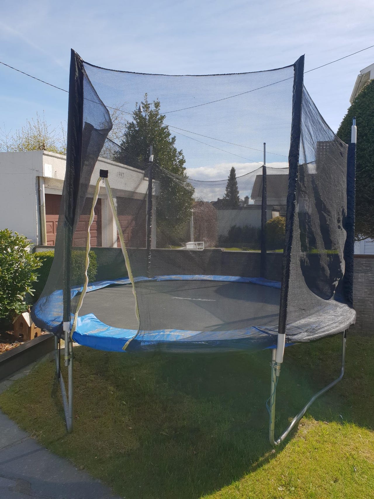 Har dere lyst på trampoline som ikke tar hele hagen? | FINN torget