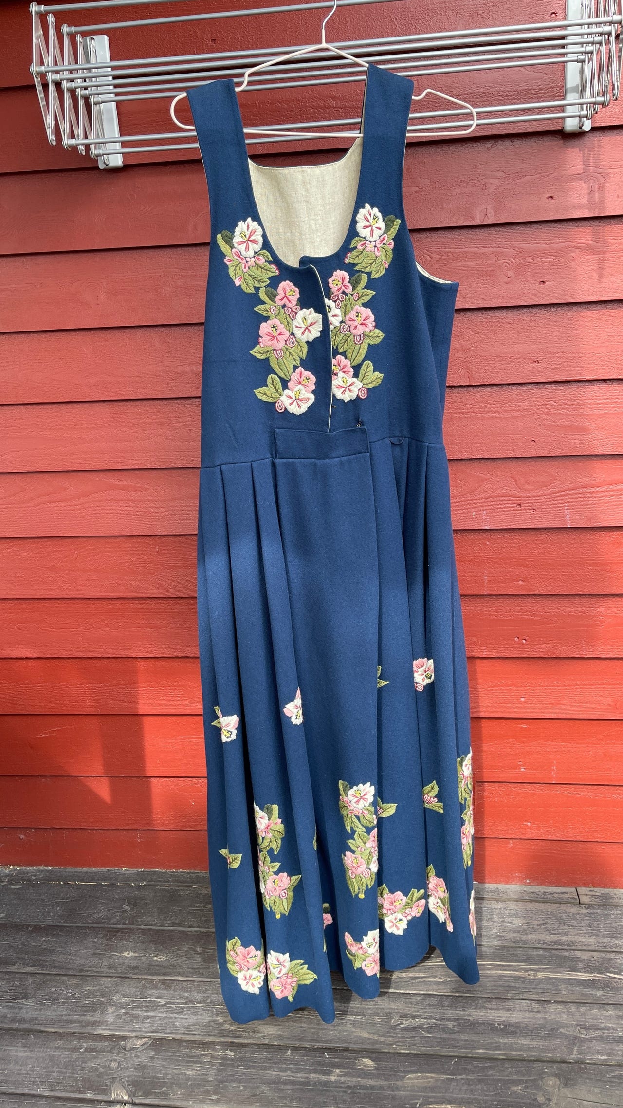 Lier bunad med bunadsølv til salgs | FINN-torget