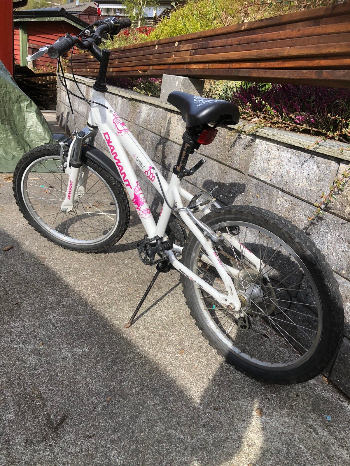 Diamant hvit/rosa sykkel | FINN-torget