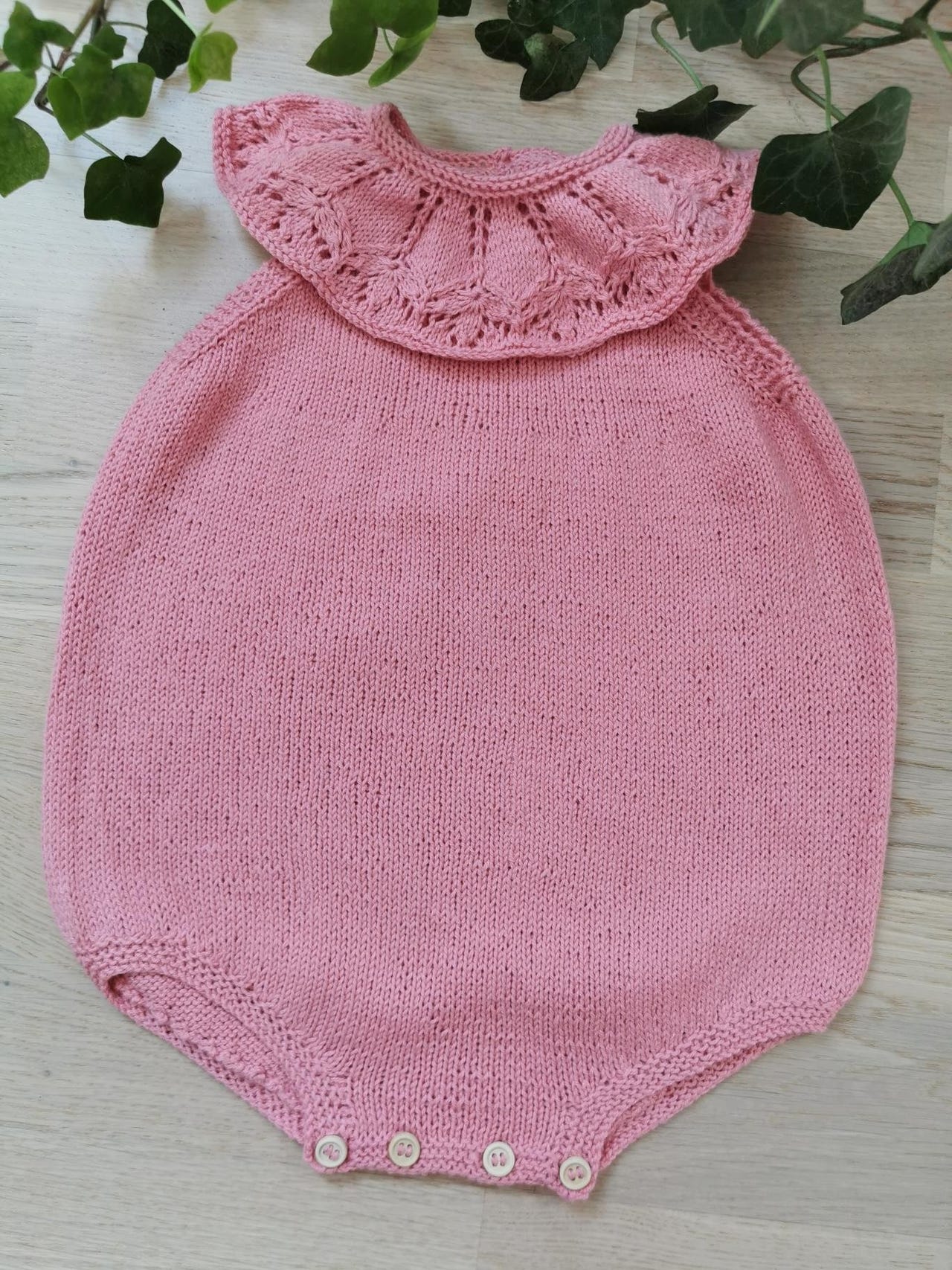 Hjemmestrikket ny Erantis Lace Body, design Knittingforsig, str. 6 mnd ...