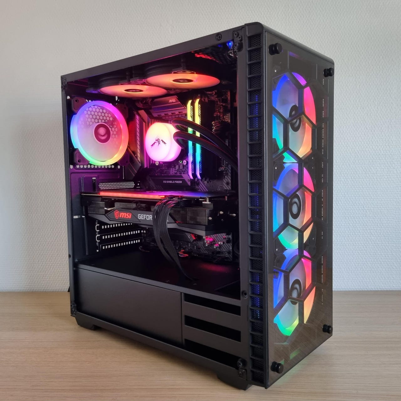 Extreme RGB Gaming PC med i9 prosessor! | FINN torget