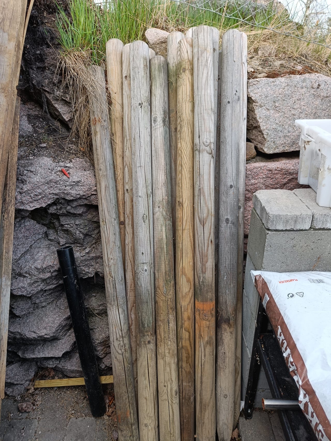 Impregnerte gjerdestolper | FINN torget