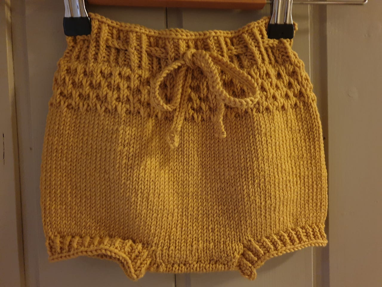 Strikka bloomer til baby. | FINN torget