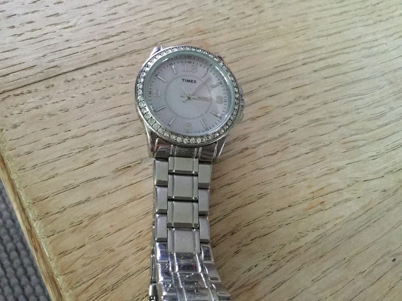 Timex women’s pearl face, diamond watch. New price | FINN-torget