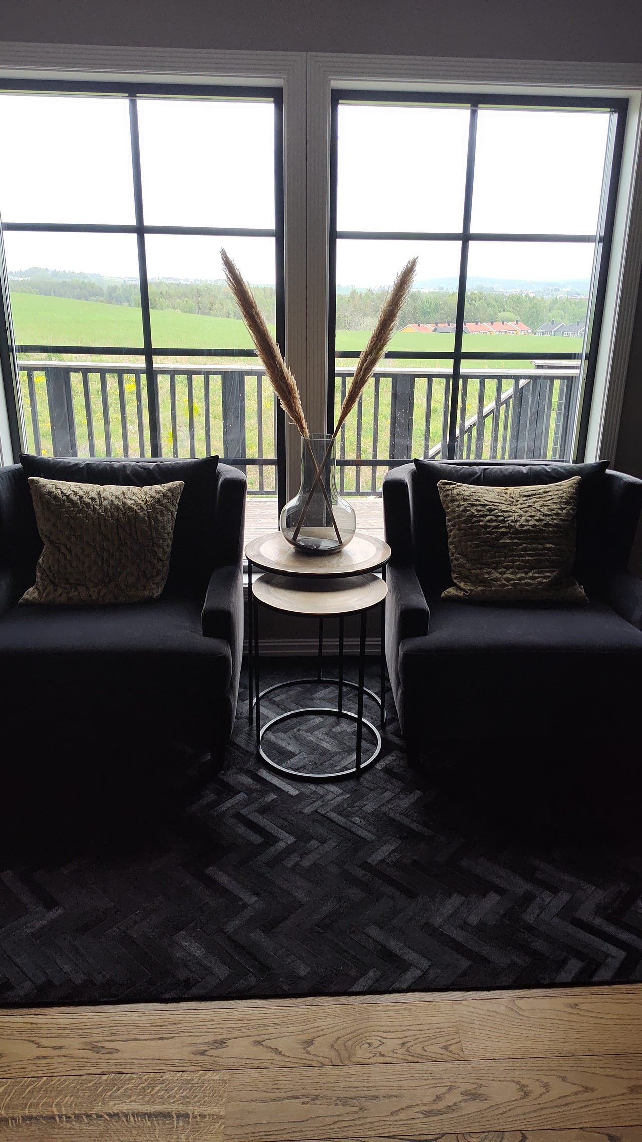 Sidebord til sofa - sett med 2 stk | FINN torget