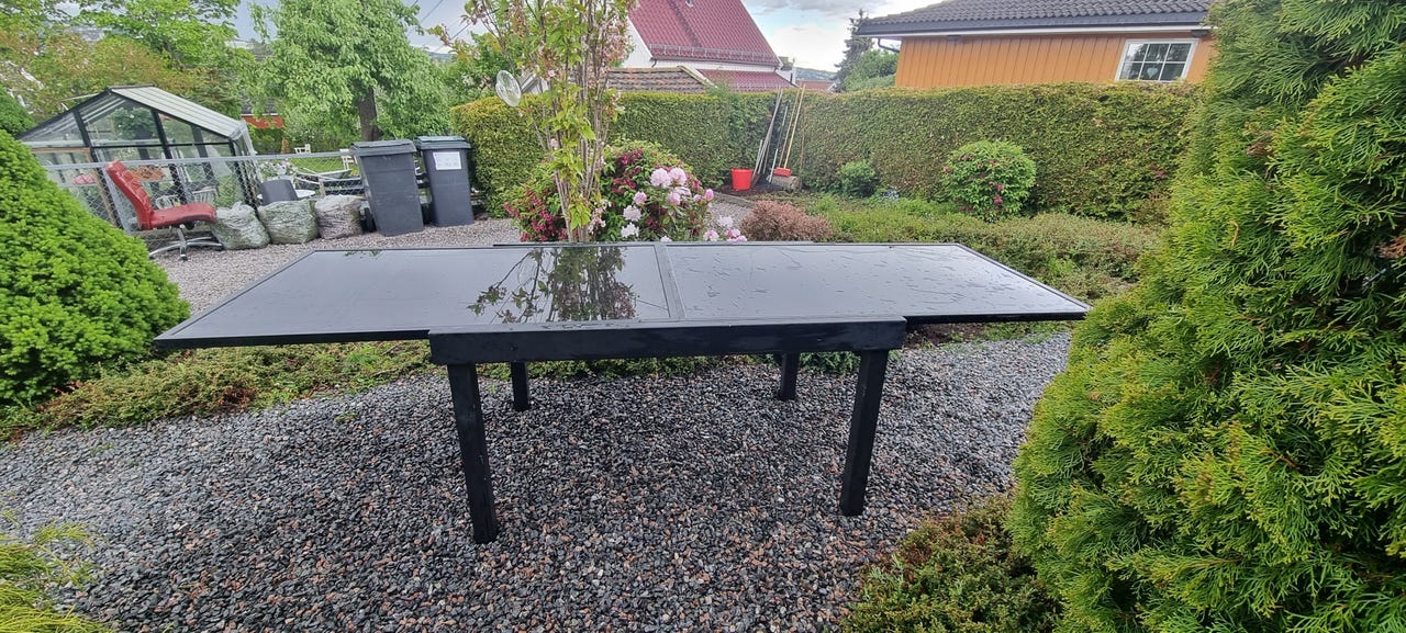 SOLGT - Utebord - Svart metall og svart glass - uttrekkbart | FINN-torget