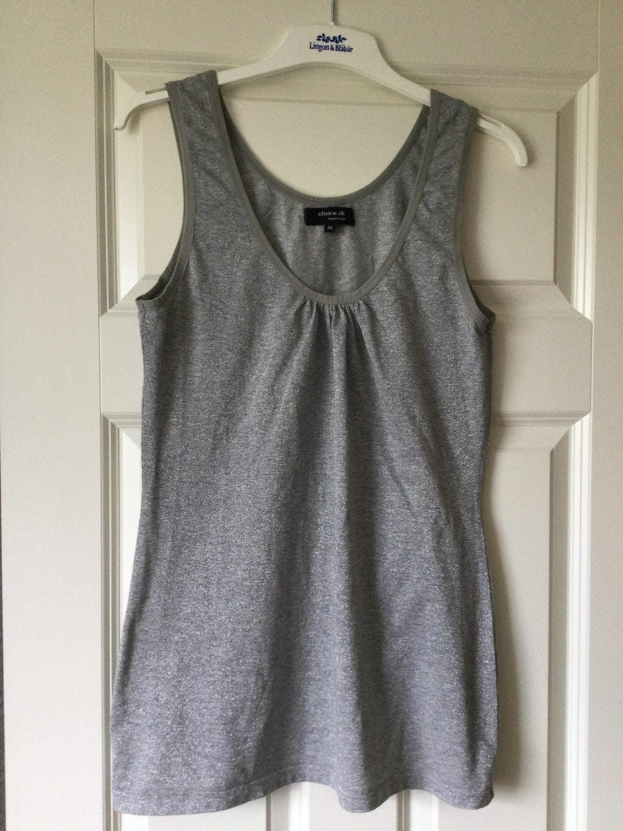Topp fra Claire str 40 (sølv farge) - lite brukt | FINN-torget