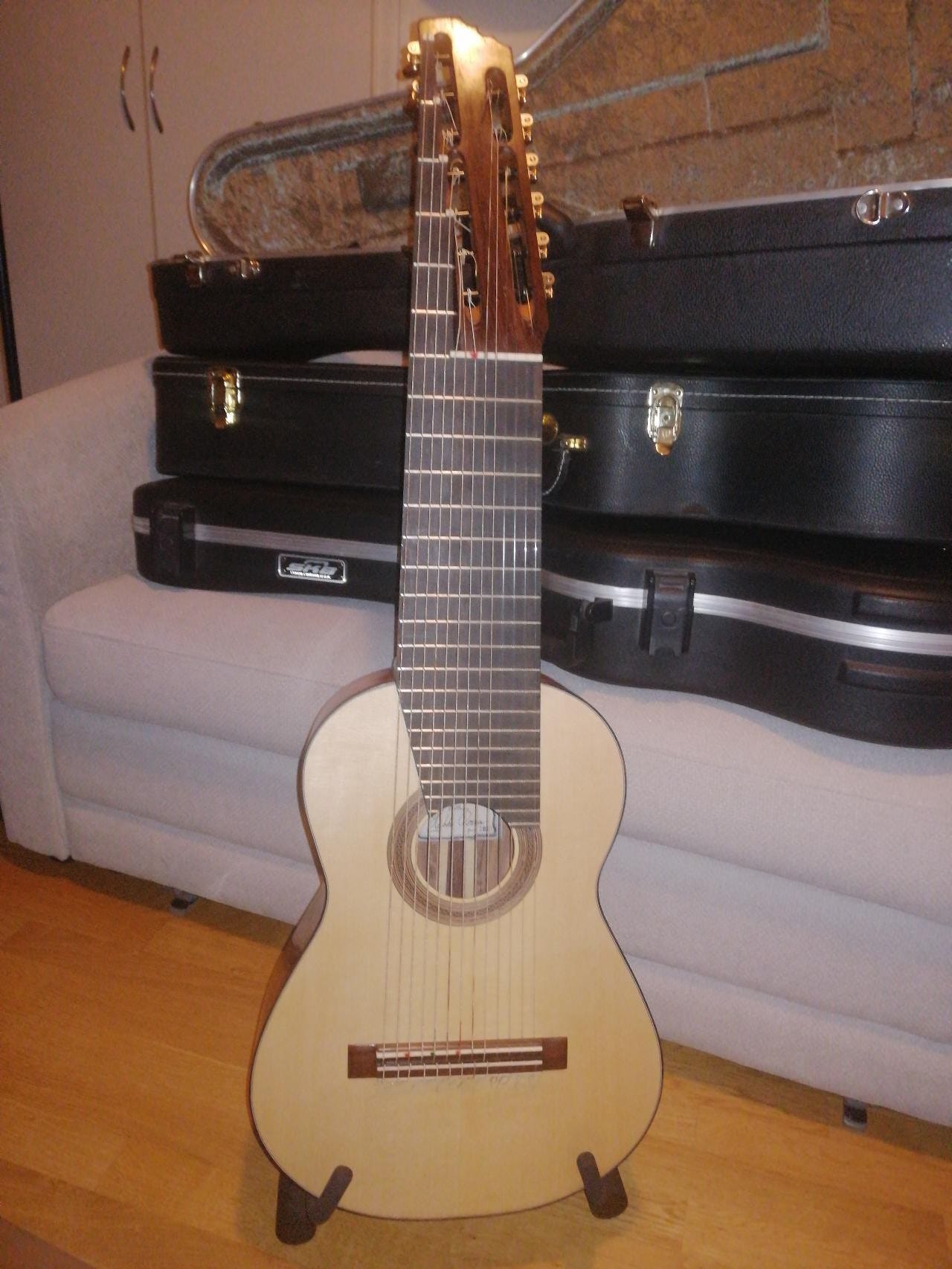 13 strengers klassisk gitar selges | FINN torget