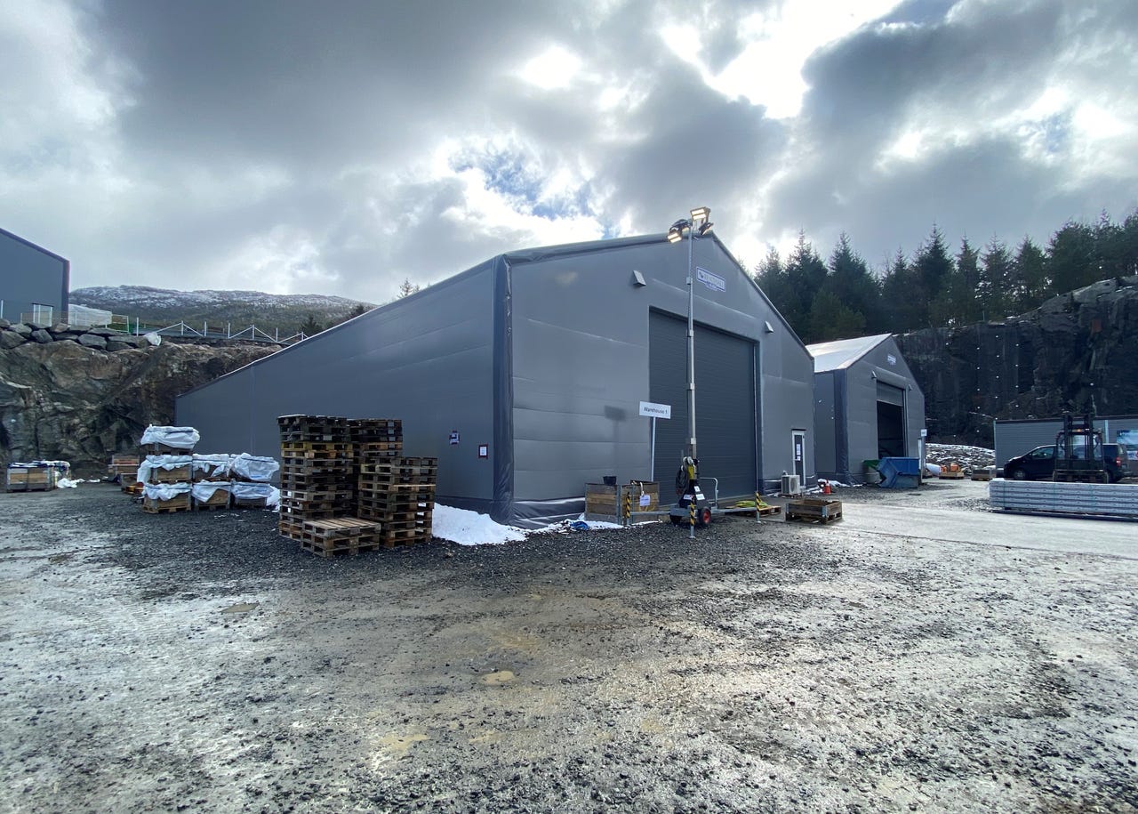 Isolert plasthall til leie - stor port på 6x5 meter | FINN-torget