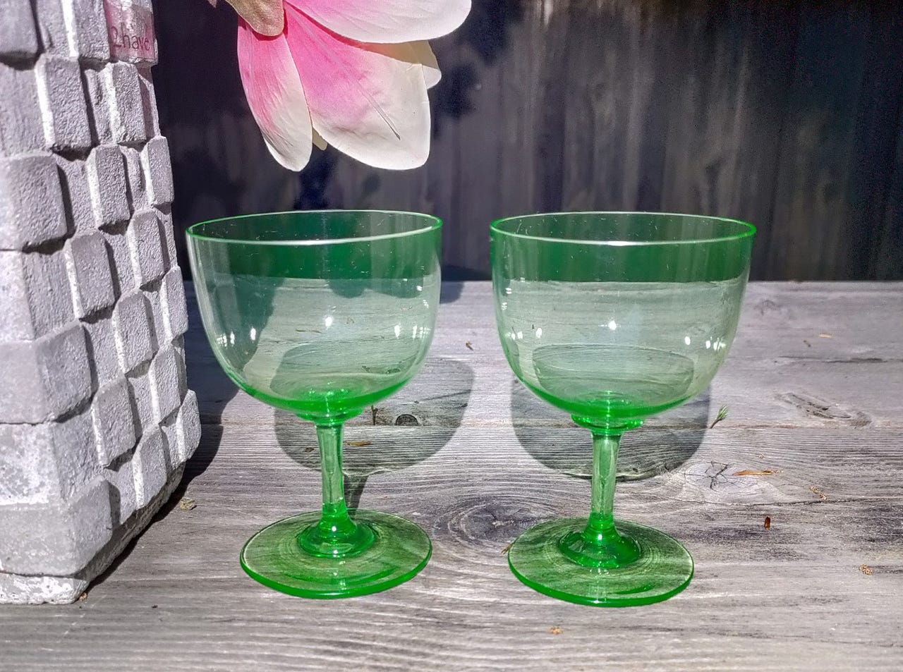 -Reservert-Vintage vinglass i grønt uranglass | FINN-torget