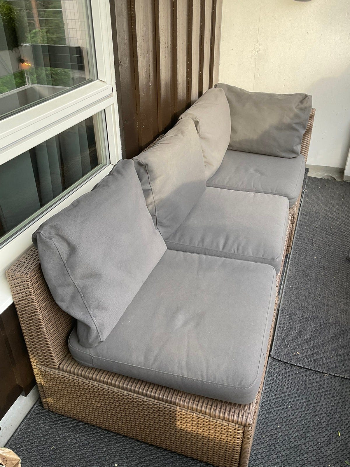 Utesofa 3 seter i «rotting» modulbasert 1x hjørne 2x vanlig. Reservert ...