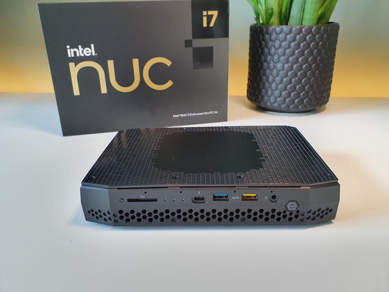 NUC Phantom Canyon - Premium pakke (RTX 2060, i7, 32GB RAM, 2TB M.2 SSD ...