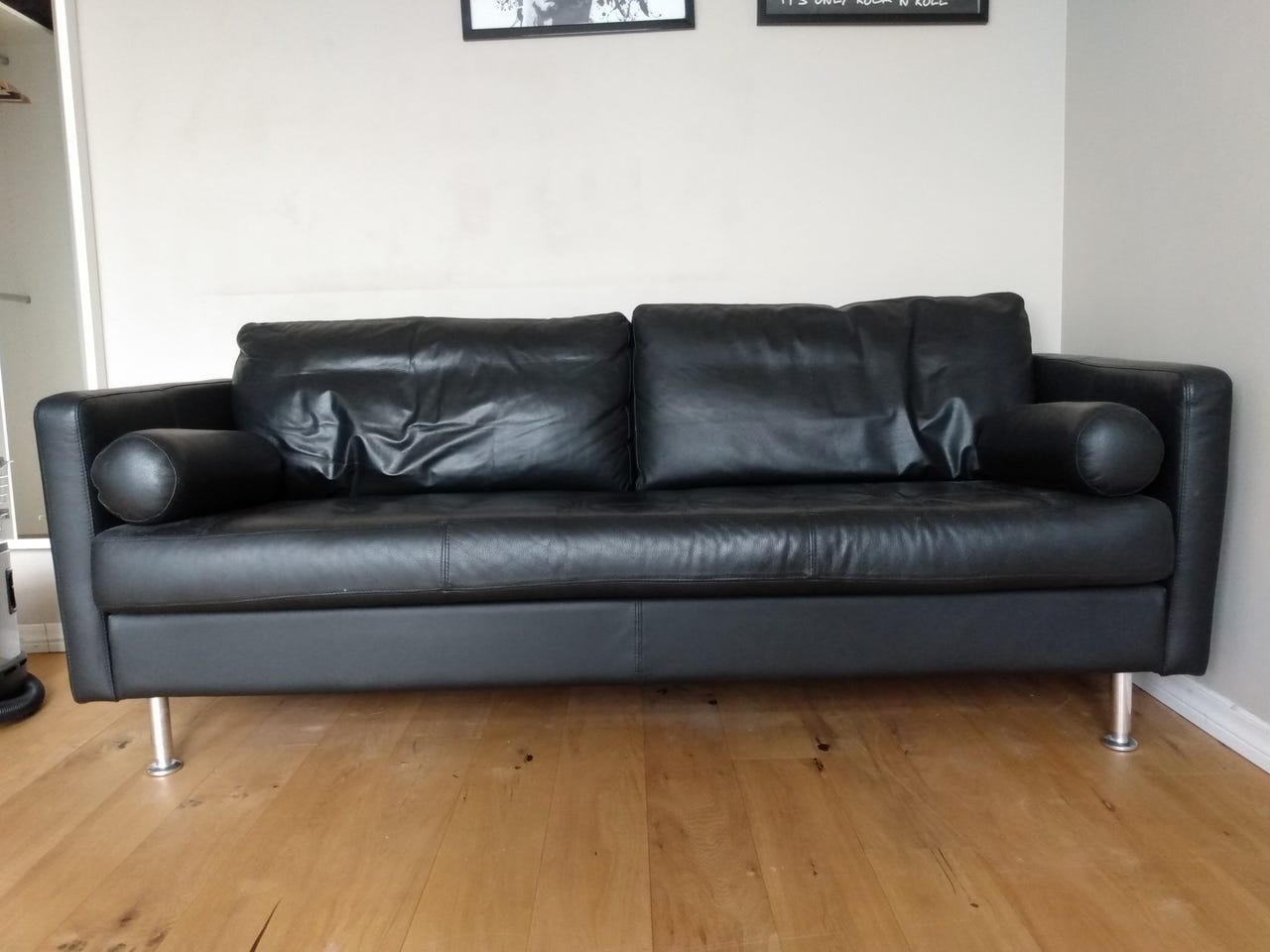 Svart skinnsofa gis bort | FINN-torget