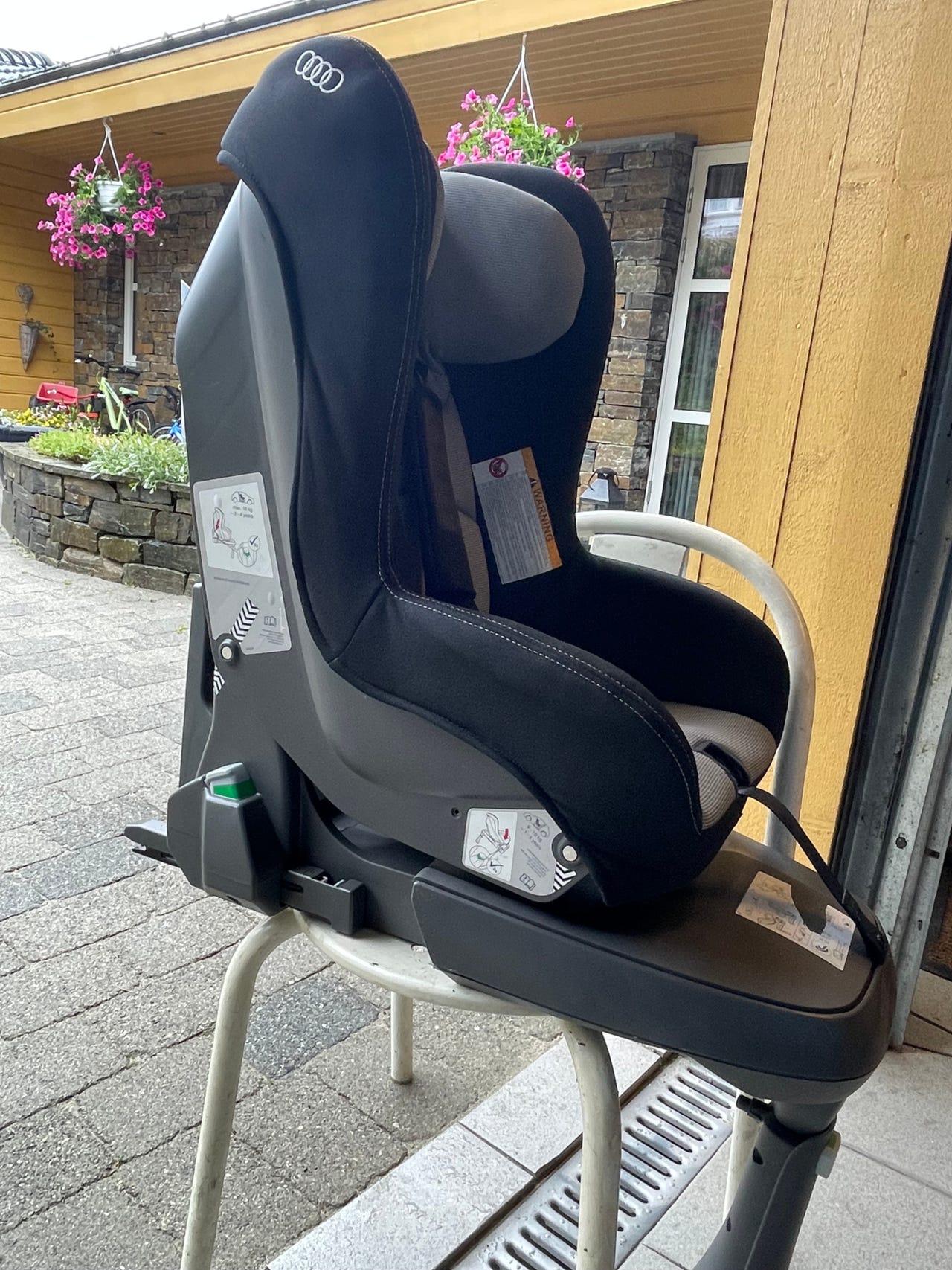 Audi barnestol for isofix fester | FINN.no