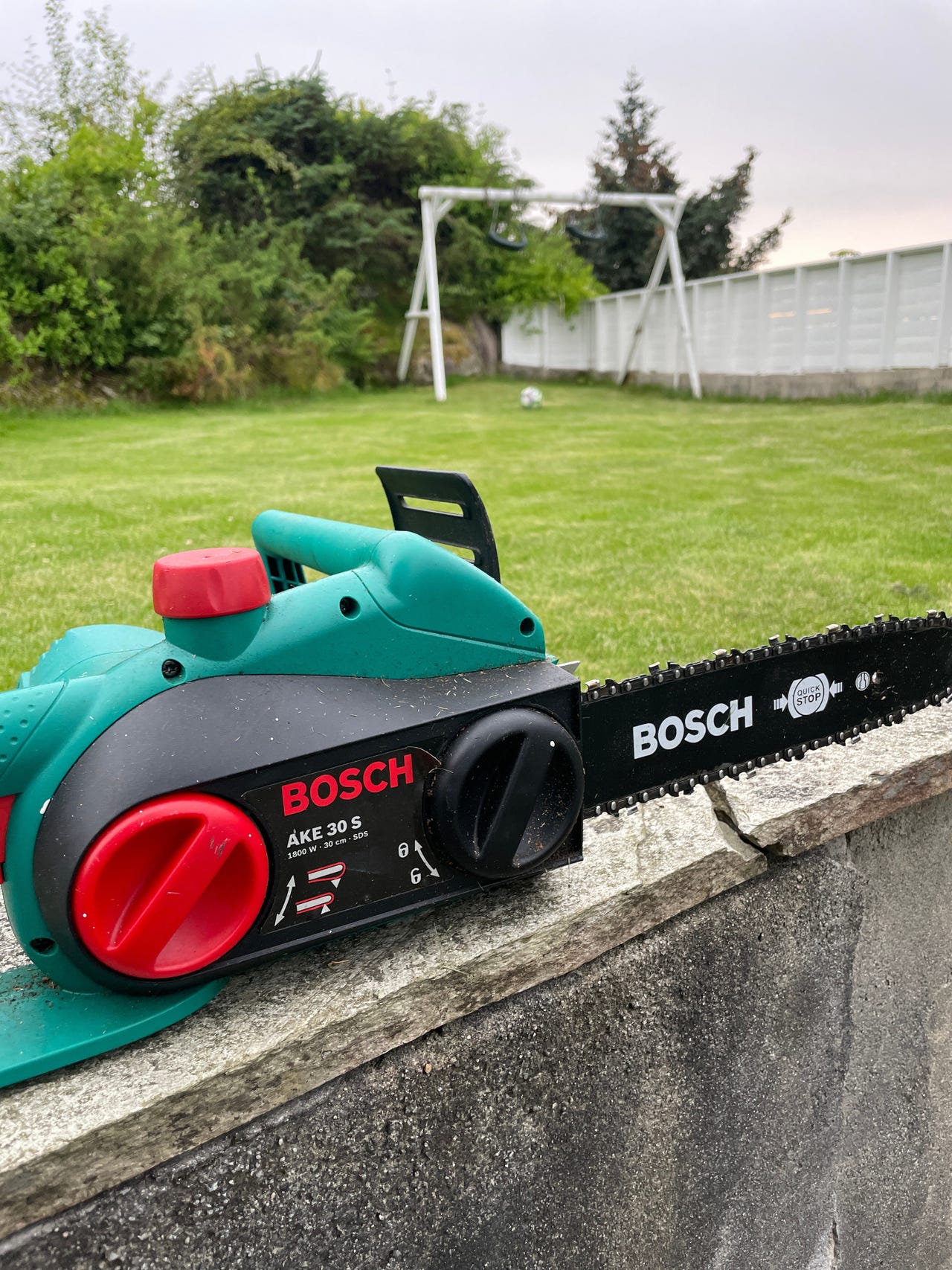 elektrisk motorsag Bosch AKE 30S | FINN torget