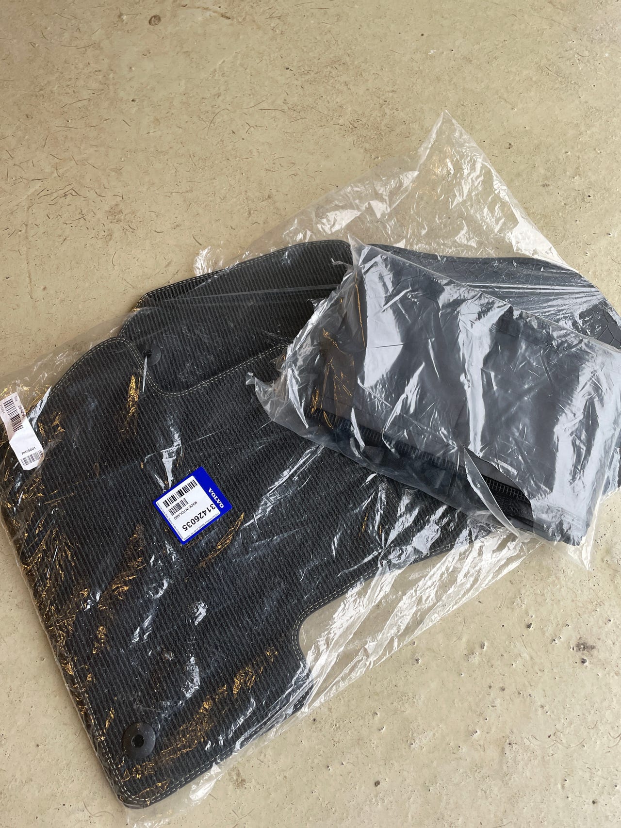 Originale Volvo stoffmatter og bagasjenett til Volvo XC 60 | FINN-torget