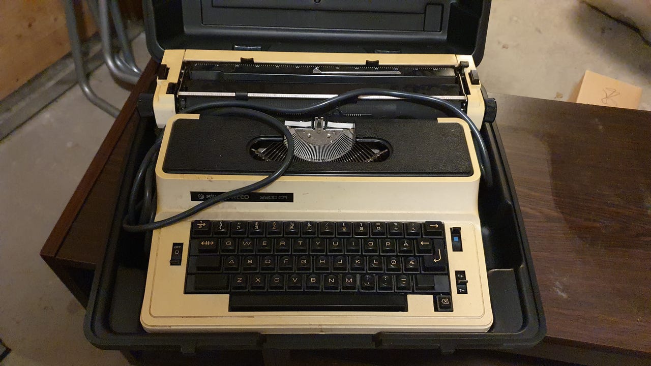 Skrivemaskin Silver reed 2600cr | FINN-torget