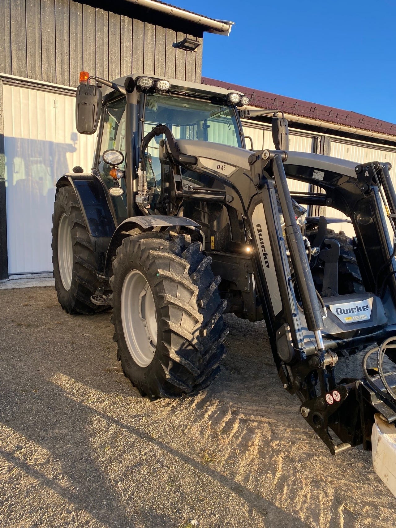Massey Ferguson 5713 – hasletraktor.no