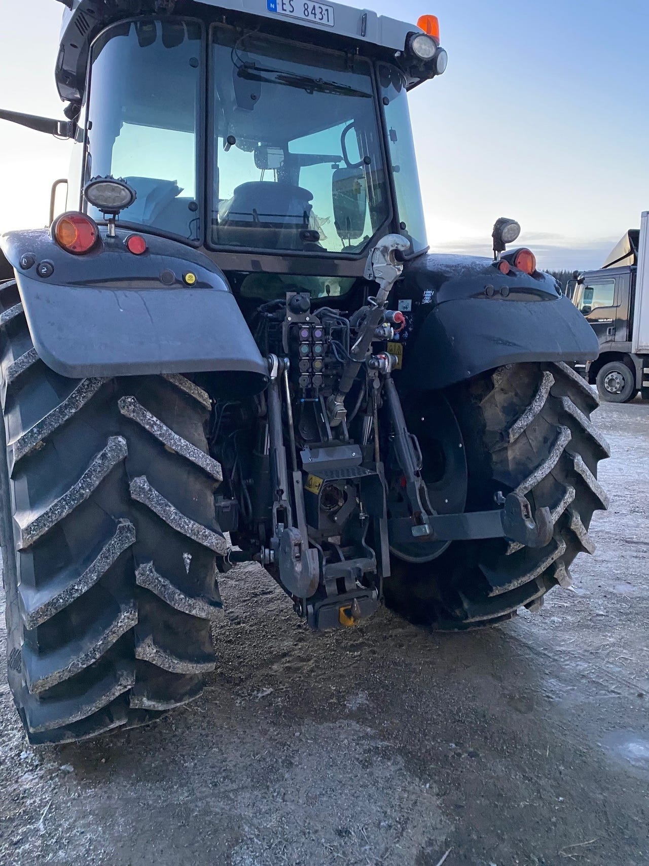 Massey Ferguson 5713 – hasletraktor.no