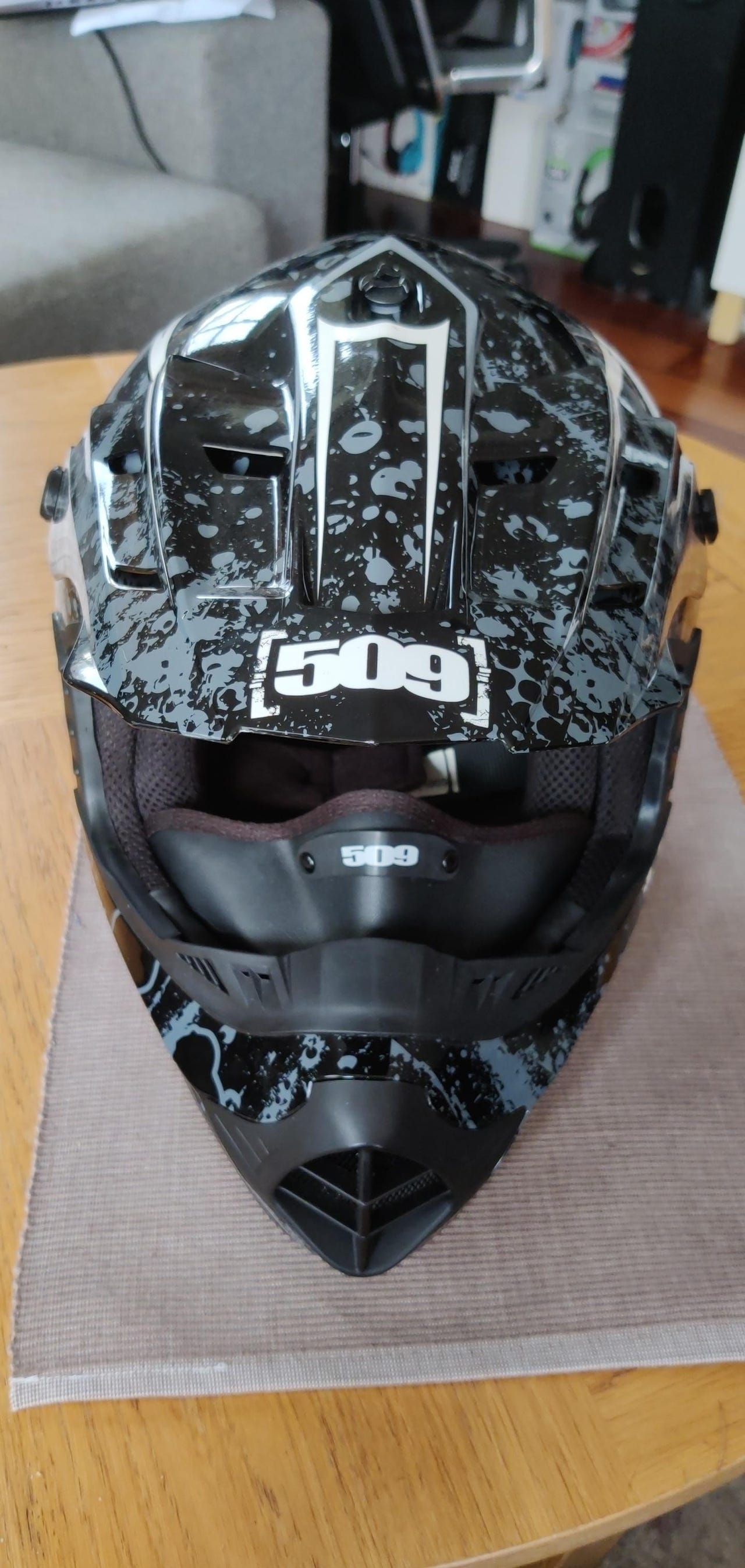 509 Evolution hjelm med Liquid Image videobriller | FINN-torget