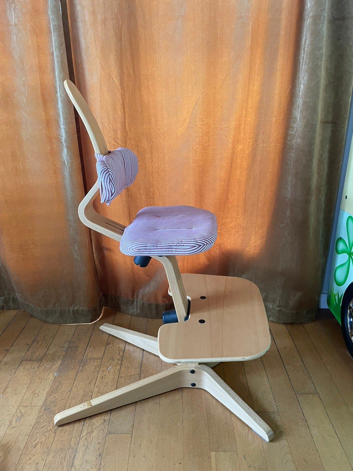 STOKKE Barnestol designet av Peter Opsvik design i 1993 | FINN-torget
