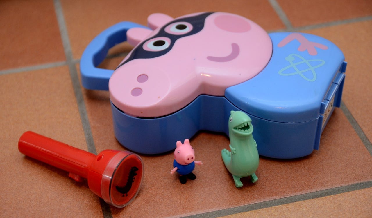 Georg Gris matboks med lommelykt og figurer | FINN-torget