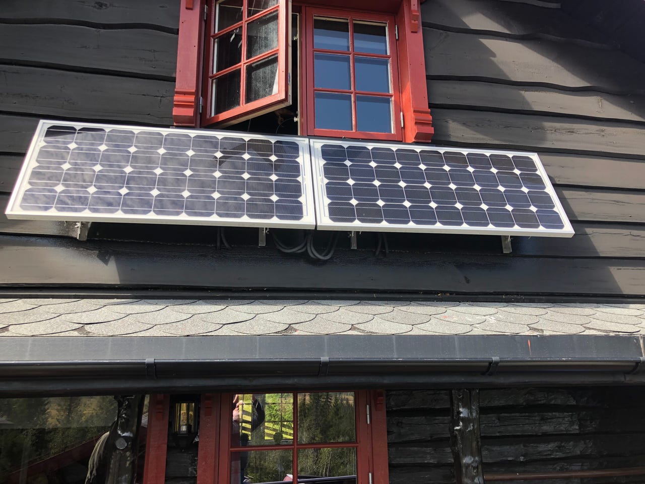 Komplett Solcelle anlegg m/ inverter, lader og to batterier 290 ah ...